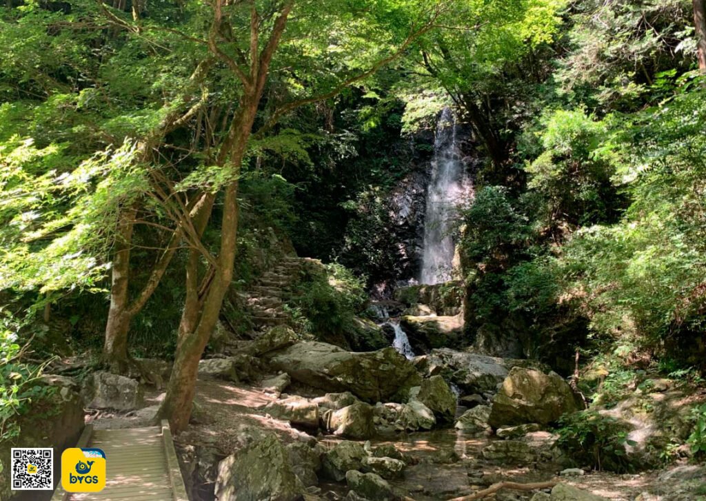 The most beautiful waterfalls in Japan - Bygs App
